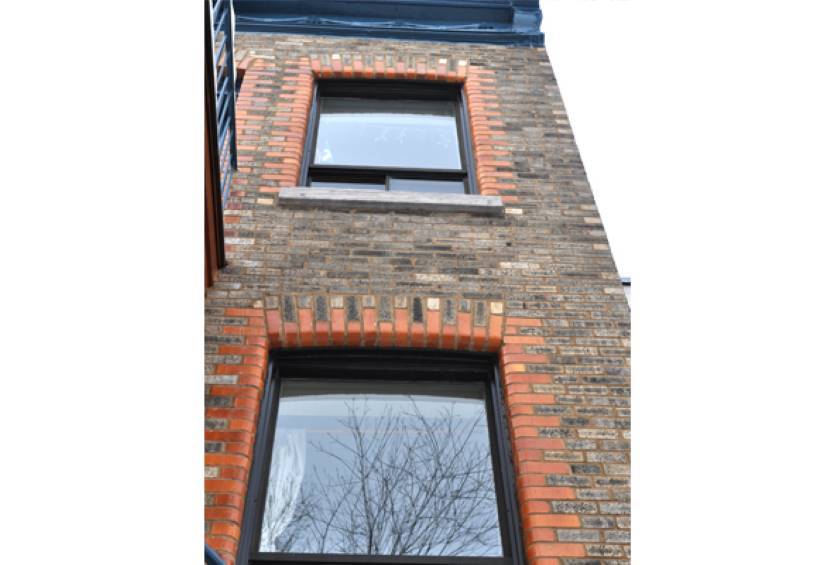 Repair of window apron walls in a brick wall in Plateau-Mont-Royal ...